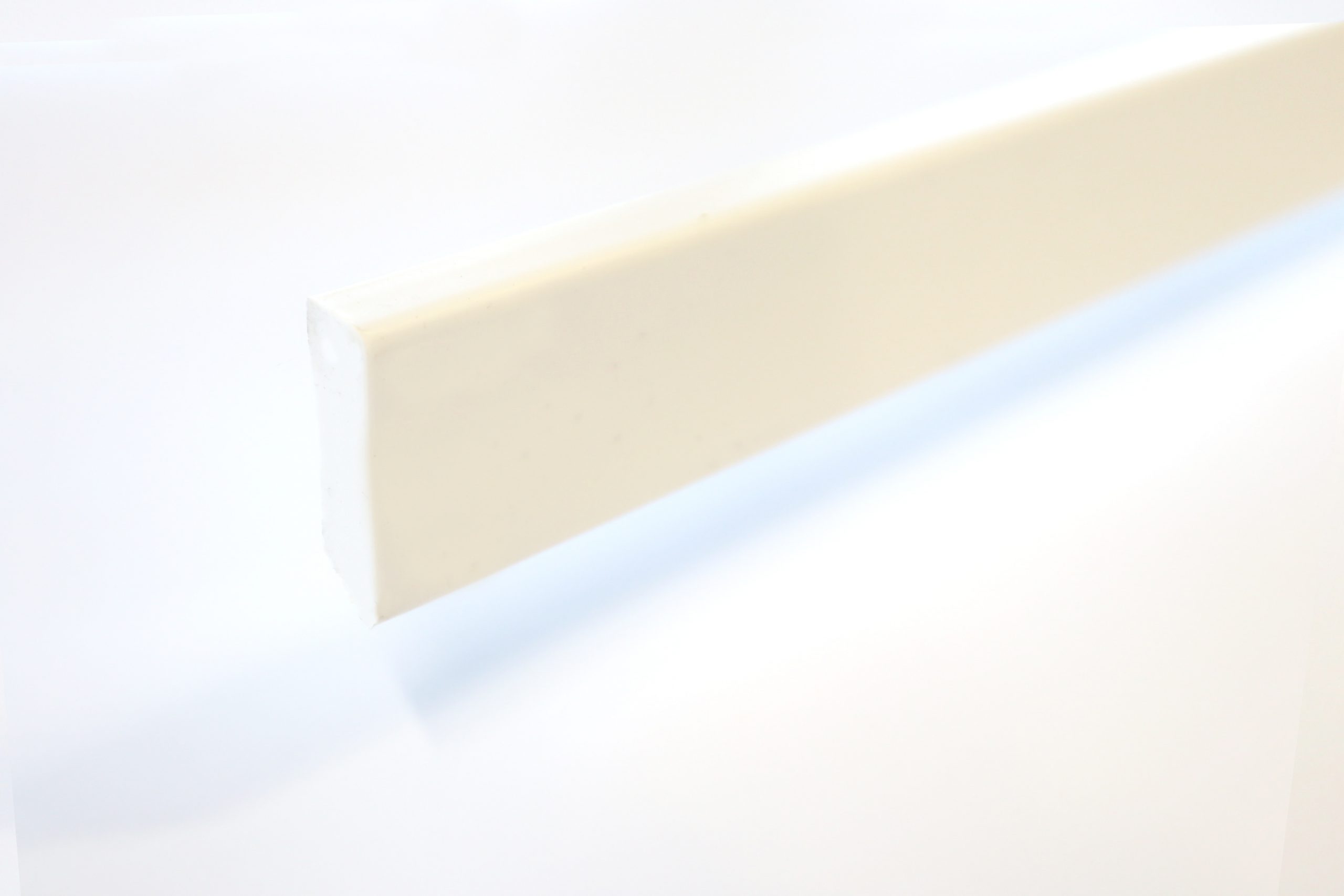 JALKALISTA 40X10MM VALKOINEN 2750MM - Duuri Oy