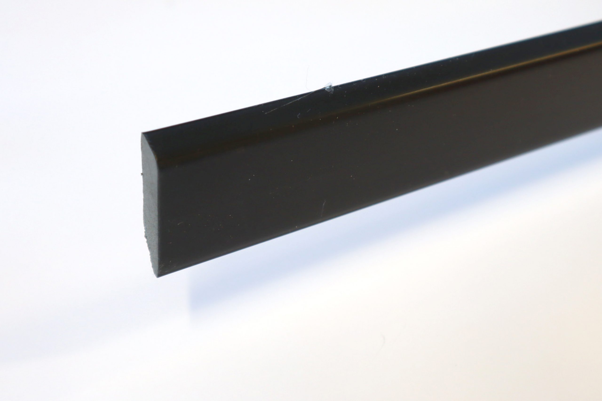 JALKALISTA 40X10MM TUMMAN HARMAA 2750MM - Duuri Oy