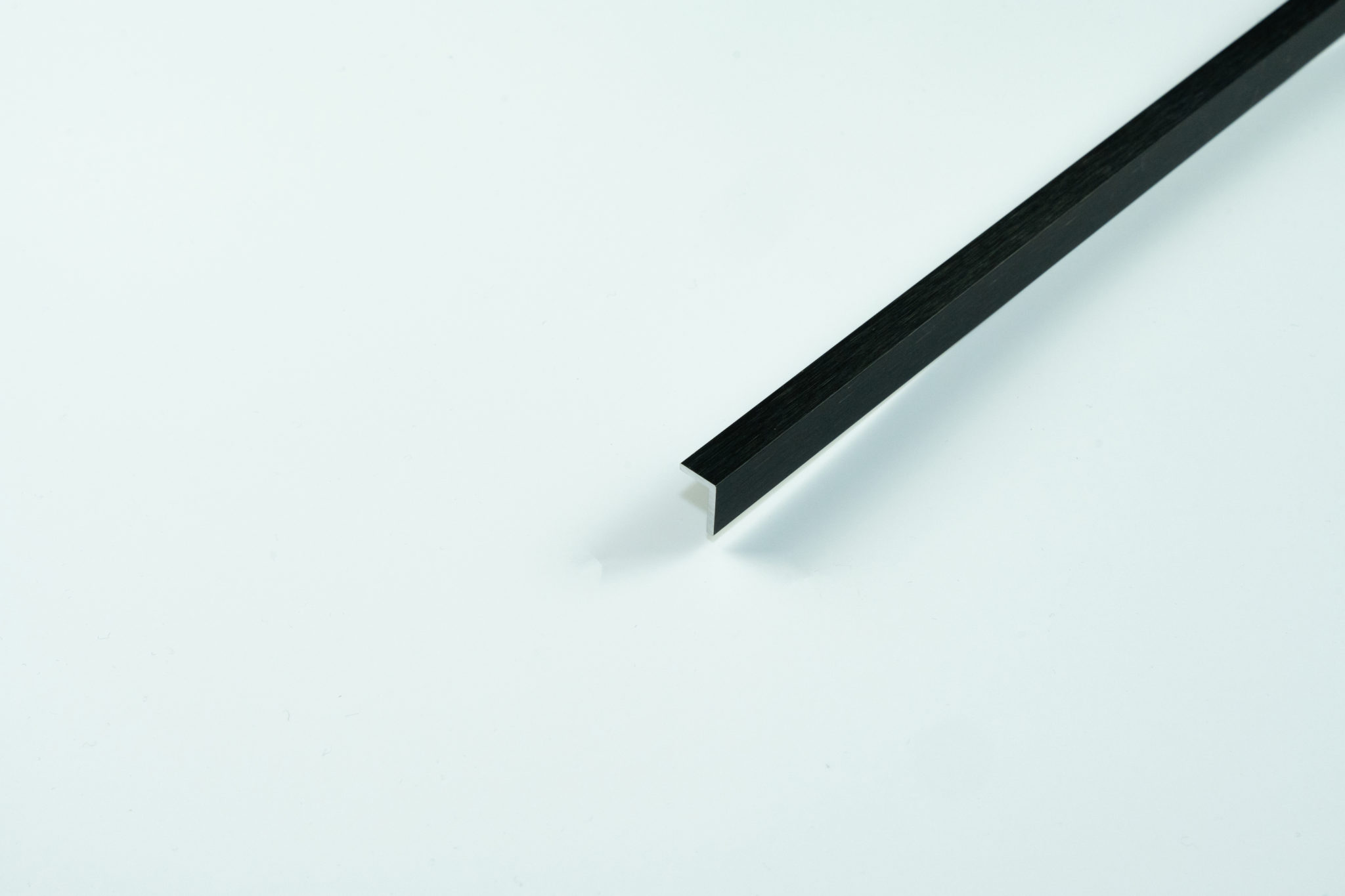 KULMALISTA 15X10X2MM CARBON BLACK ALUMIINI 3000MM - Duuri Oy